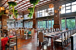 Serviço de café da manhã, culinária africana, vistas para o jardim 