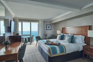 Quarto Duplo ou Twin Deluxe, vista para o oceano | Cofre no quarto, com decoração personalizada 