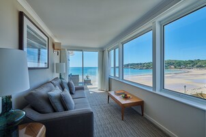 Suíte, vista para o oceano | Cofres nos quartos, individualmente decorados