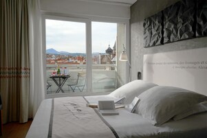 Quarto Superior, 1 cama queen-size, varanda (Vue sur Puy de DÃ´me & la CathÃ©drale) | Roupa de alta qualidade, cofre no quarto, com mobília individualizada 
