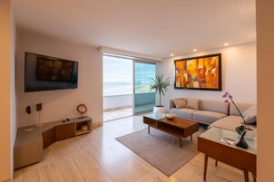 Suíte (Imperial) | Roupas de cama premium, frigobar, cofres nos quartos, escrivaninha