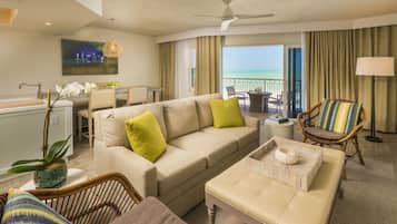 Quarto luxo, 1 cama King e sofá-cama, vista para a praia (Grand King) | 1 quarto, roupas de cama antialérgicas, cofres nos quartos