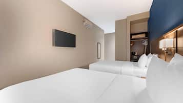 Quarto Standard, 2 camas queen-size, não fumadores | Cofre com capacidade para portátil, secretária