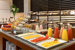 Café da manhã com buffet todos os dias mediante uma taxa