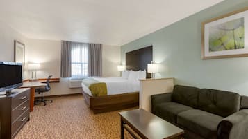 Suite, 1 cama king-size, não fumadores, banheira de hidromassagem | Roupa de alta qualidade, camas de colchão pillowtop, secretária