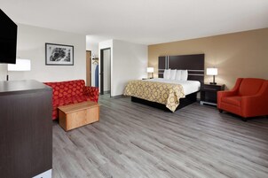 Suíte, 1 cama King, para não fumantes (No Pets) | Roupas de cama antialérgicas, escrivaninha, cortinas blackout