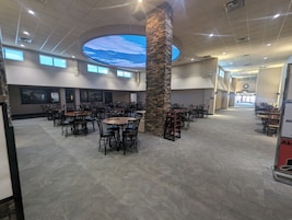 Café da manhã com buffet grátis todos os dias