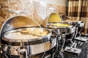 Café da manhã completo grátis todos os dias