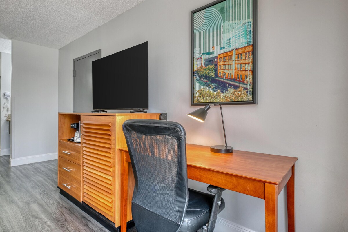  Premium Room 2 Double beds with Water View | Roupa de alta qualidade, cofre no quarto, secretária 