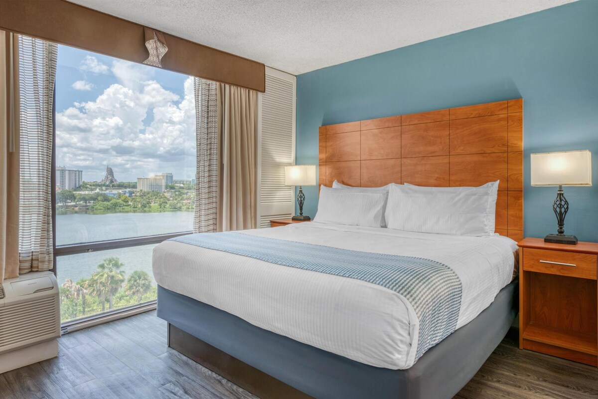 King Suite with Sofa Bed- Non-Smoking | Roupa de alta qualidade, cofre no quarto, secretária 