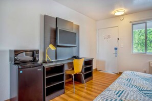 Secretária, Wi-fi grátis, roupa de cama fornecida 