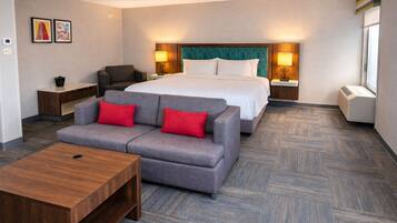 Suite, 1 cama king-size, não fumadores (with Sofabed) | Roupa de alta qualidade, edredões de penas, cofre no quarto, secretária