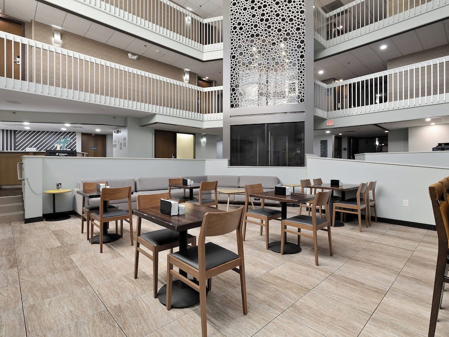 Pequeno-almoço tipo buffet diário (12.99 USD por pessoa)