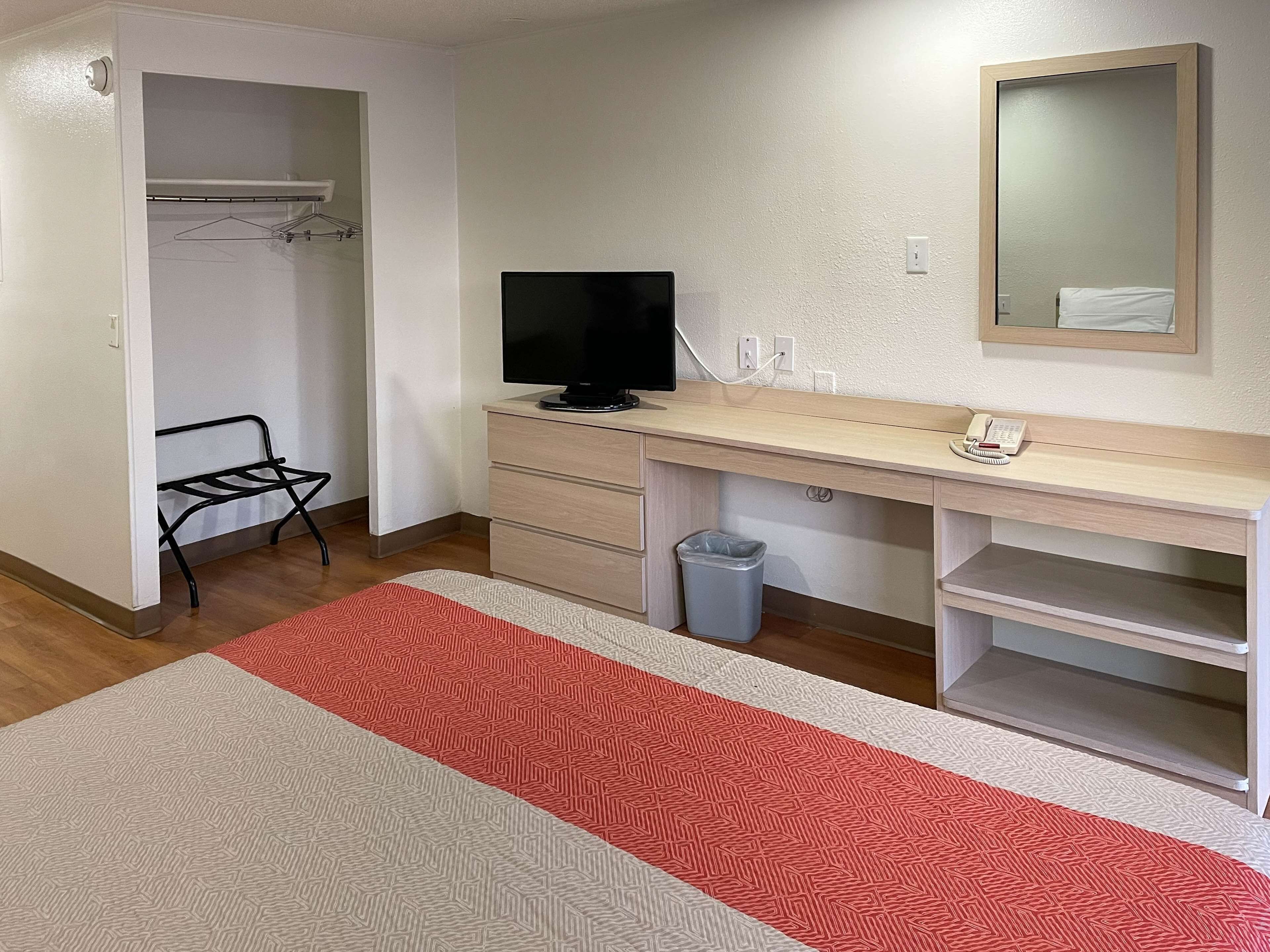 Secretária, secretária adequada para computadores portáteis 