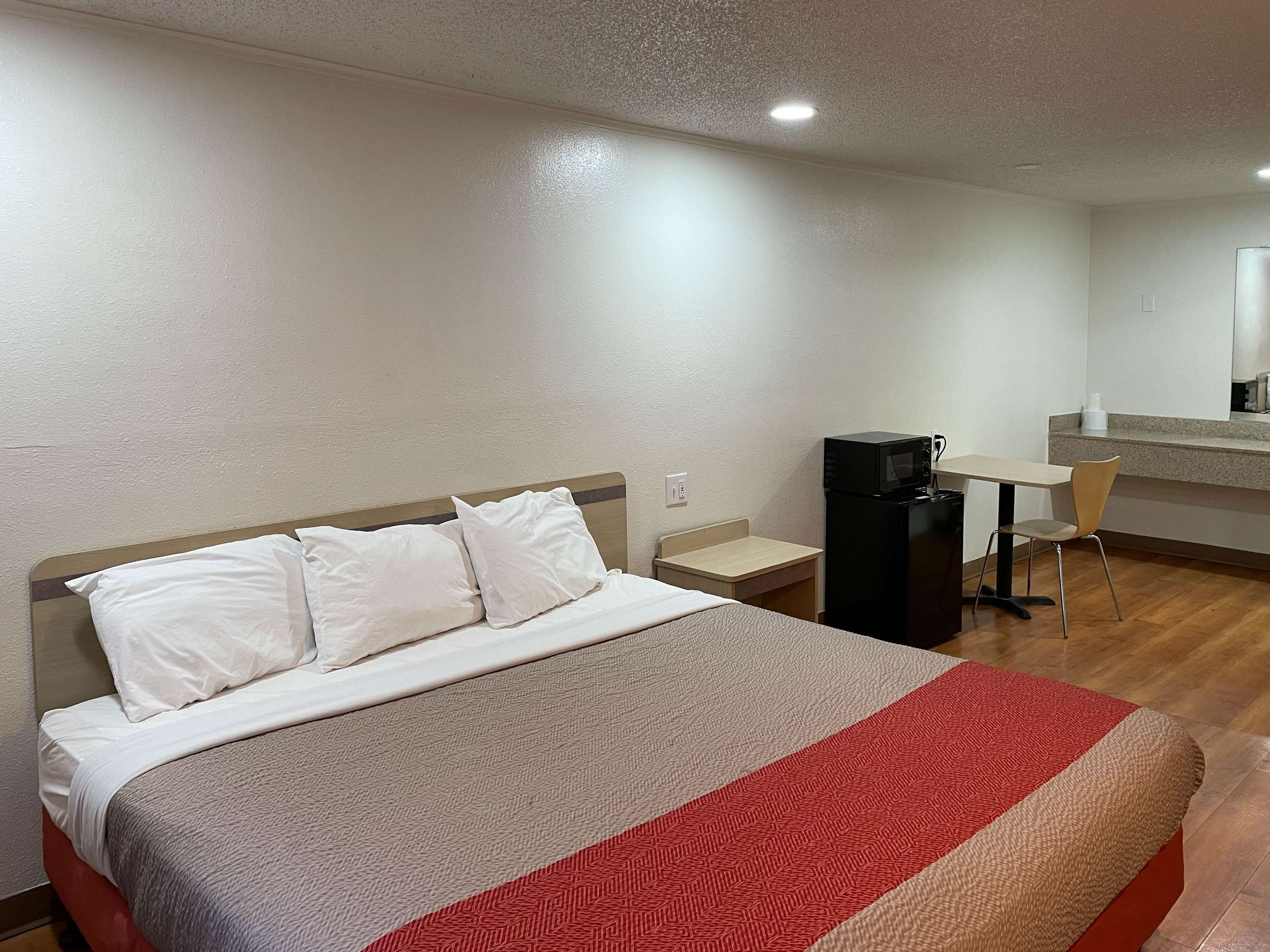 Secretária, secretária adequada para computadores portáteis 