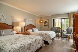 Quarto Deluxe, 2 camas queen-size | Com decoração personalizada, com mobília individualizada, secretária 