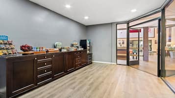Café da manhã continental grátis todos os dias