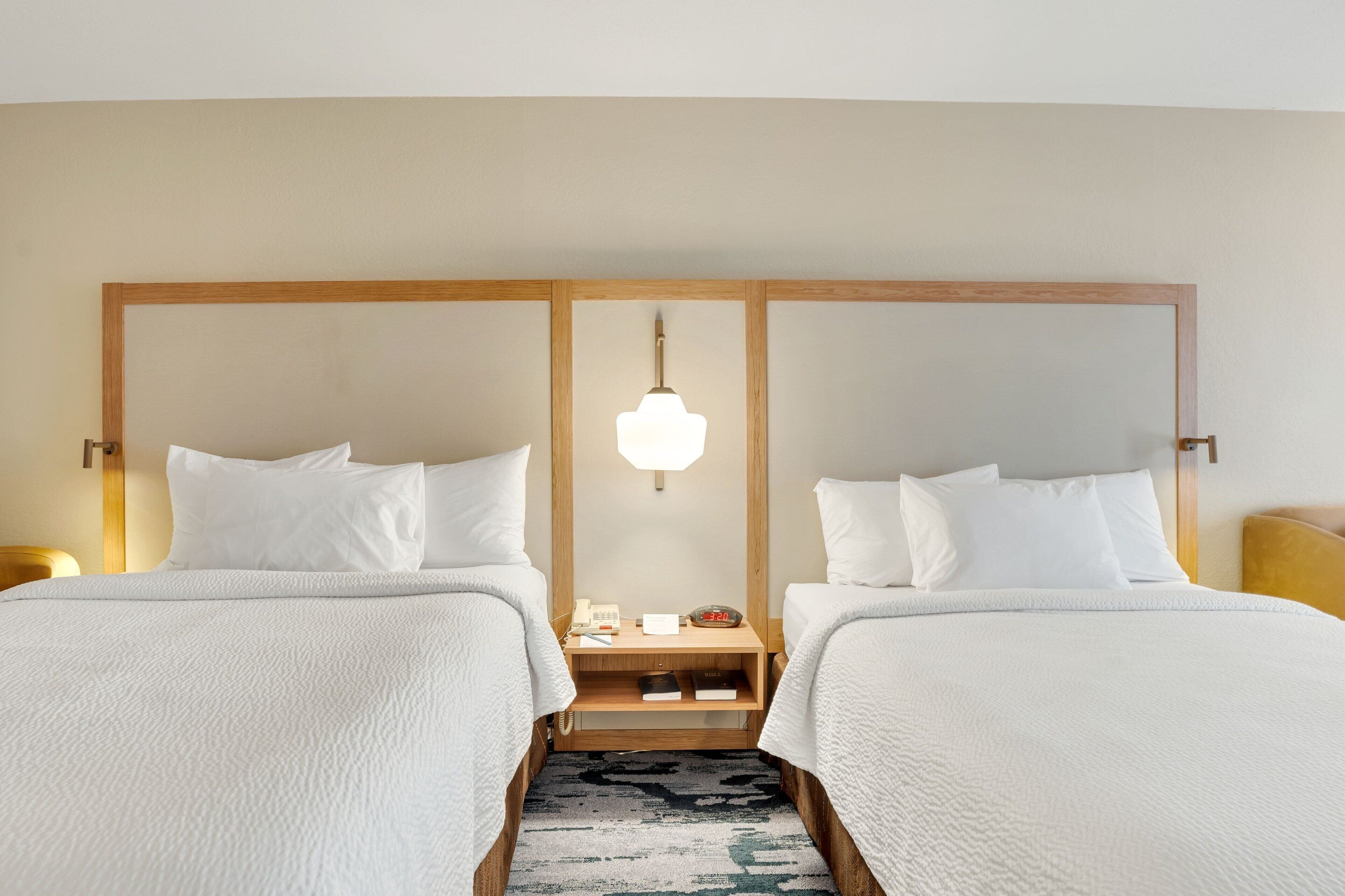 Quarto, 2 camas Queen | Cofres nos quartos, ferros/tábuas de passar roupa