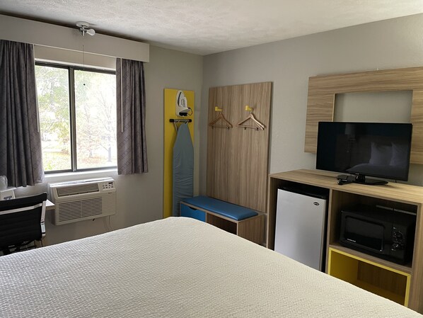Quarto Básico, 1 cama queen-size, não fumadores | Comodidade do quarto