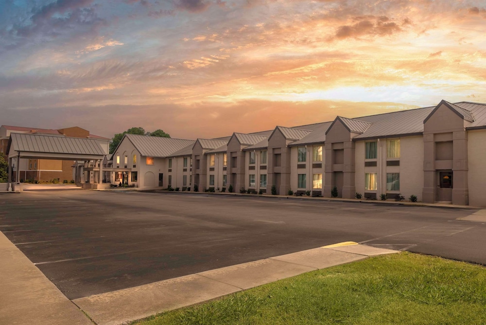 Comfort Inn Petersburg Near Fort Gregg-adams - Fort Lee, VA