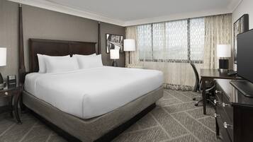 Roupas de cama premium, cofres nos quartos, escrivaninha