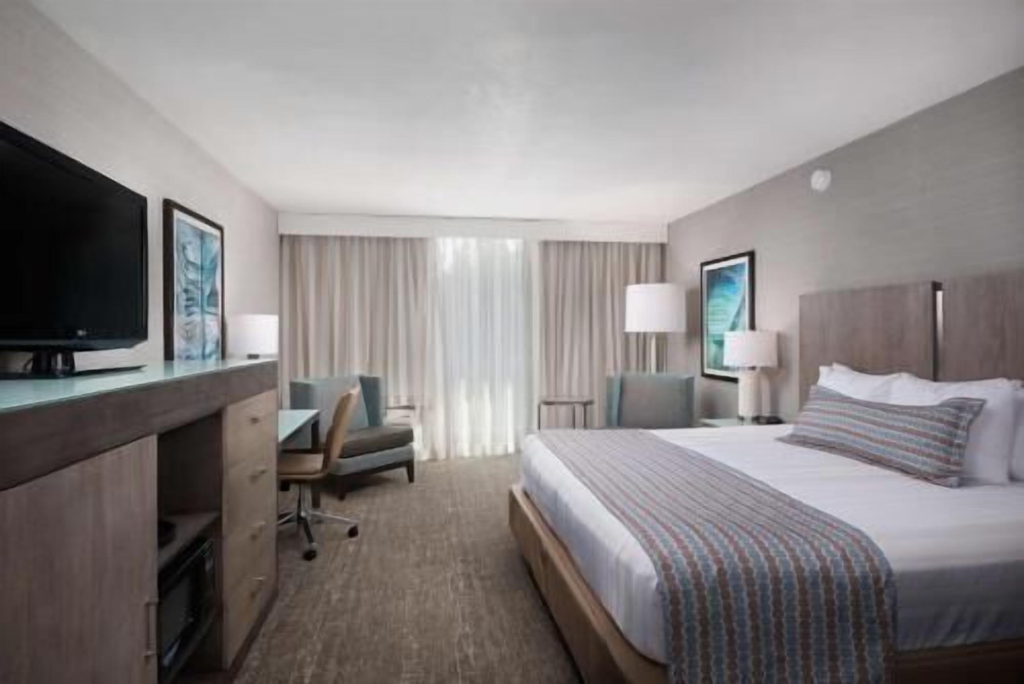 Cofres nos quartos, escrivaninha, espaço de trabalho para notebook