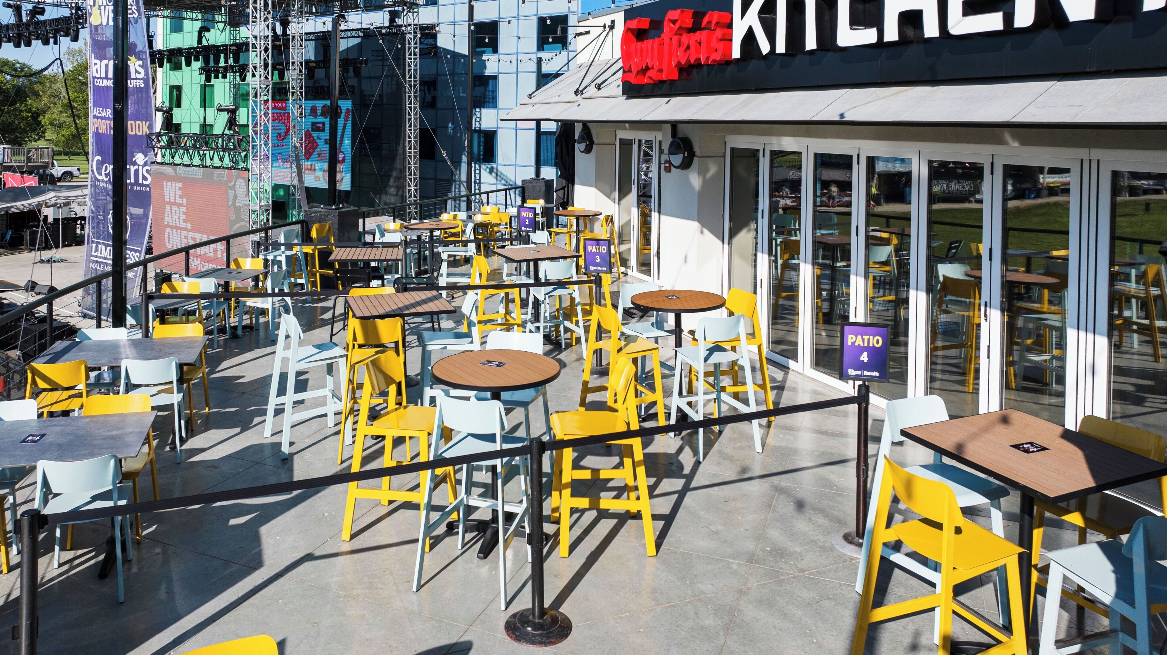 2 restaurantes: servem pequenos-almoços, almoços e jantares