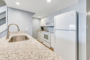 Primeiro piso | Cozinha privada | Um frigorífico/congelador grande, um micro-ondas, um forno 