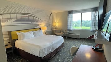 Quarto standard, 1 cama King | Roupas de cama premium, escrivaninha, espaço de trabalho para notebook