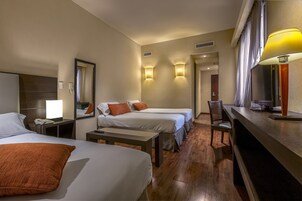 Quarto triplo | Cofres nos quartos, quartos à prova de som