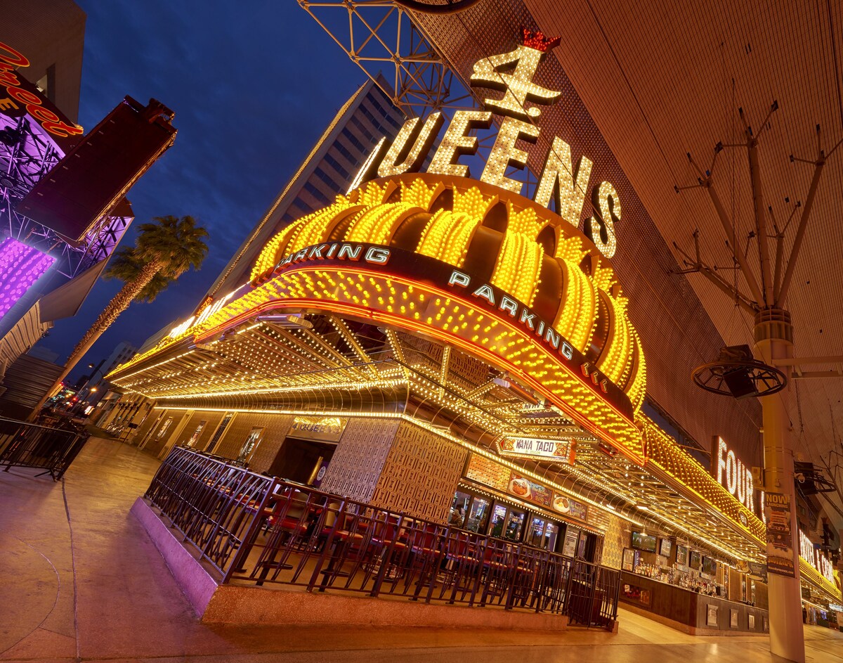 Four Queens Hotel and Casino Reviews, Deals & Photos 2024 - Expedia