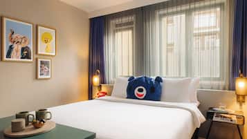 Quarto conforto, 1 cama de casal | Cofres nos quartos, escrivaninha, cortinas blackout