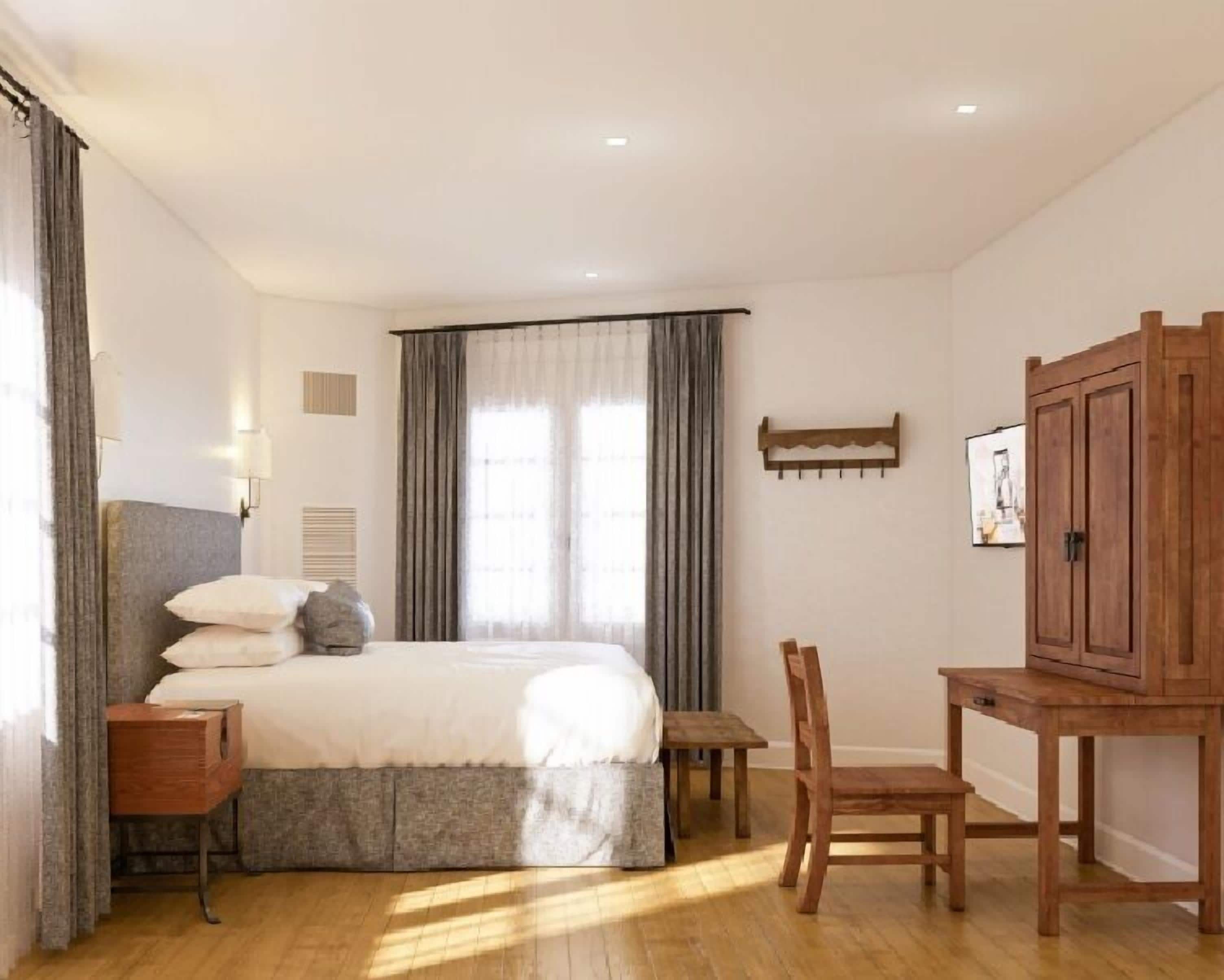 Quarto luxo, 1 cama Queen | Lençóis italianos Frette, roupas de cama premium