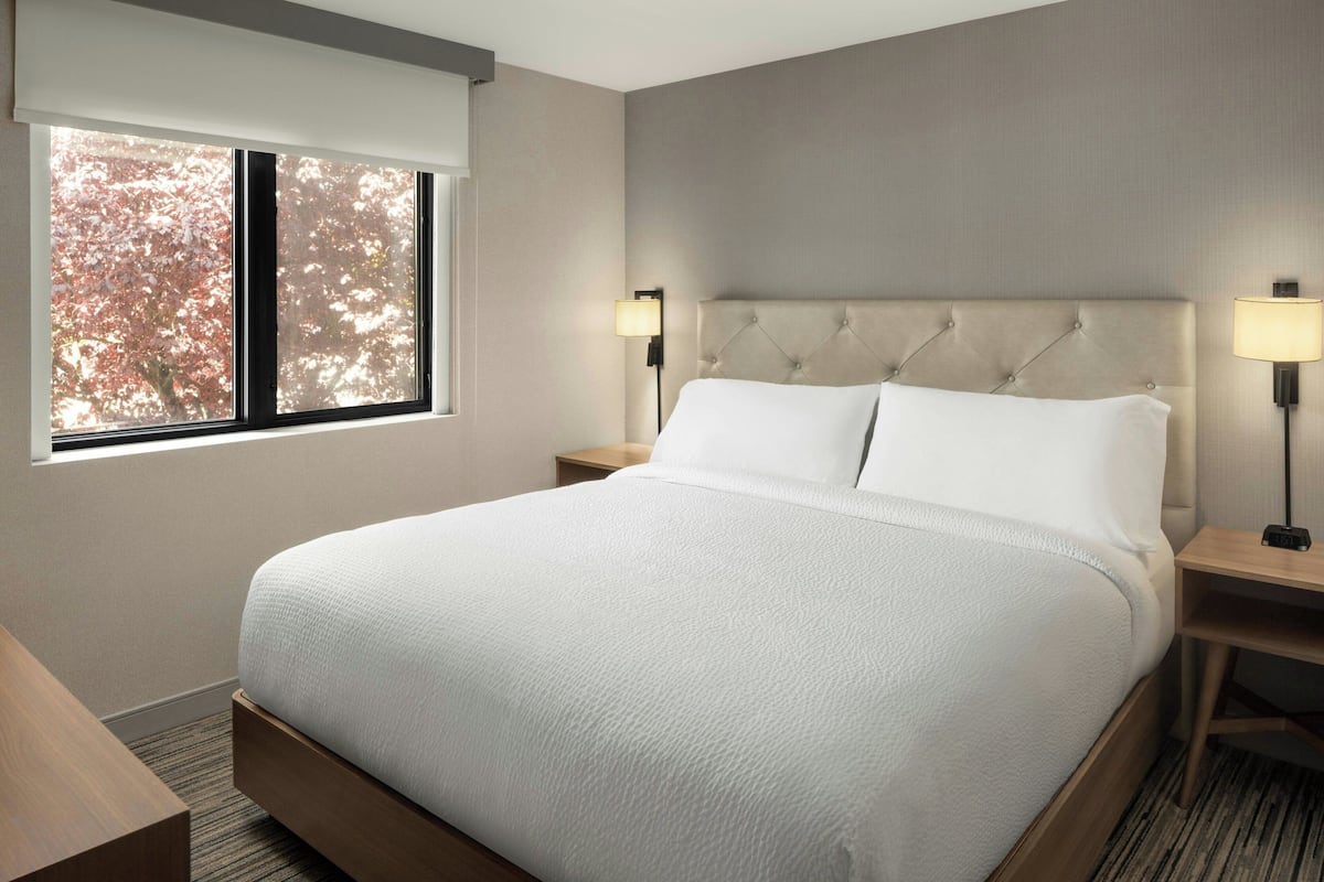 Suíte, 1 cama King | 1 quarto, roupas de cama premium, edredons de pluma