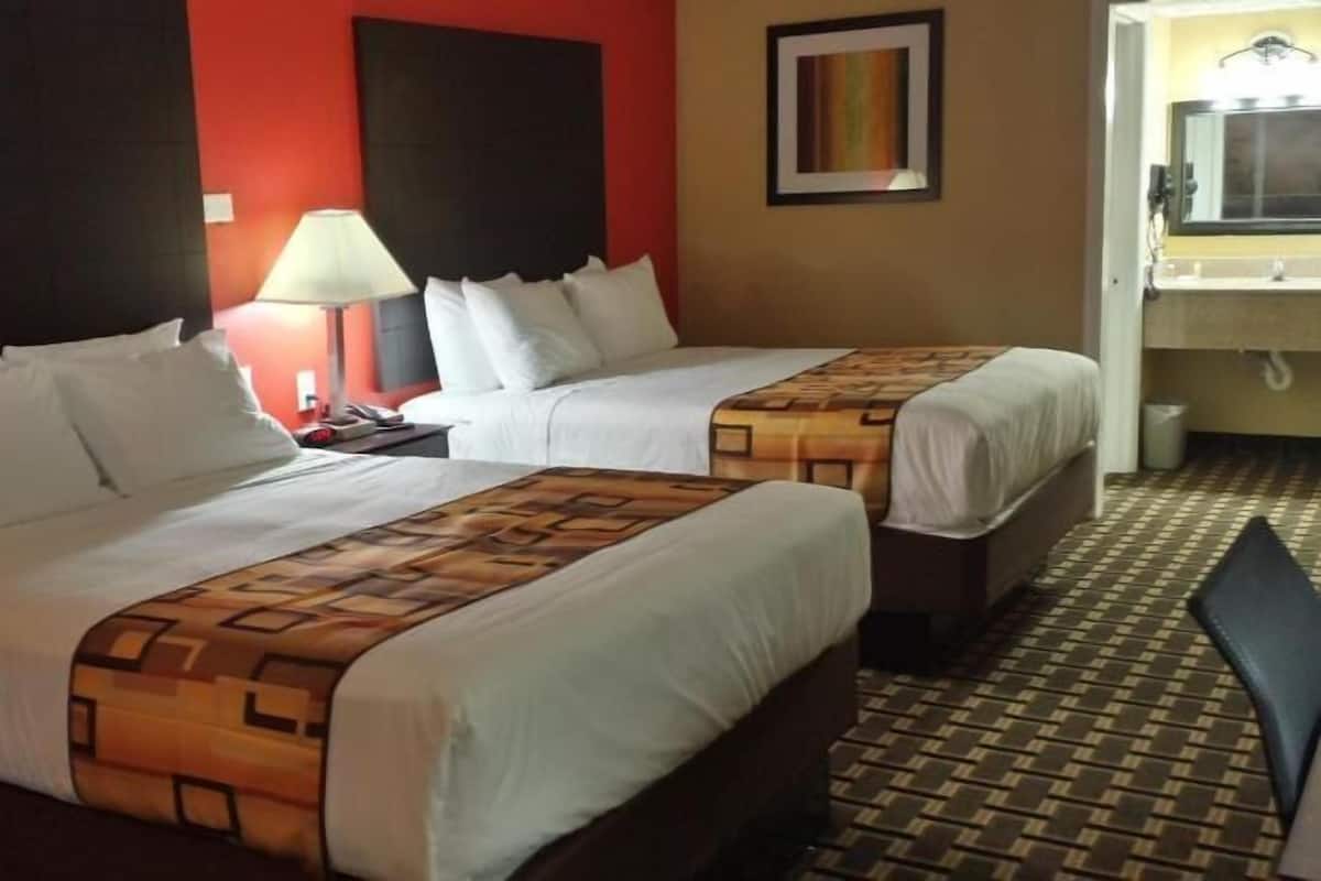 Secretária, ferro/tábua de engomar, camas desdobráveis, Wi-fi grátis