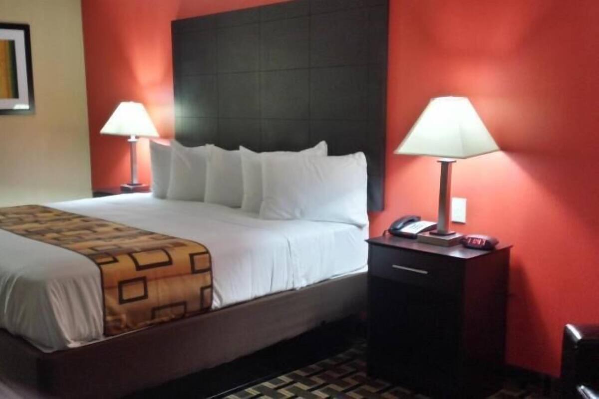 Secretária, ferro/tábua de engomar, camas desdobráveis, Wi-fi grátis