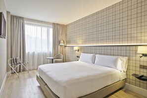 Quarto Duplo Superior, 1 cama queen-size | Minibar, cofre no quarto, cortinas/cortinados opacos, Wi-fi grátis 