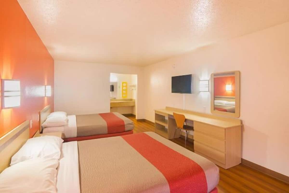 Secretária, Wi-fi grátis, roupa de cama fornecida