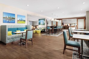 Pequeno-almoço tipo buffet diário incluído 