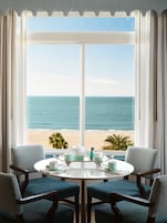 Suite, 1 cama king-size, junto ao mar | Edredões de penas, camas de colchão pillowtop, minibar 
