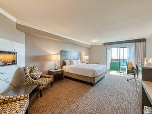 Quarto Deluxe, 1 cama king-size, não fumadores, varanda (with Fireplace) | Roupa hipoalergénica, secretária, cortinas/cortinados opacos 