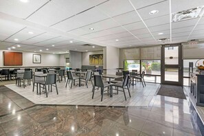 Pequeno-almoço tipo buffet diário incluído 