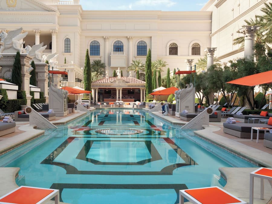 7 piscinas exteriores, da(s) 9:00 à(s) 17:00, toldos (sobretaxa)