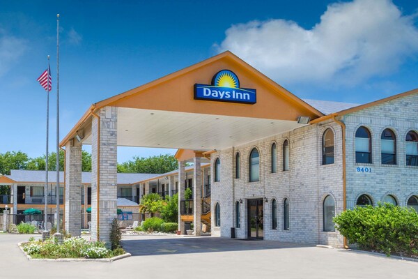 Days Inn By Wyndham San Antonio - San Antonio, TX