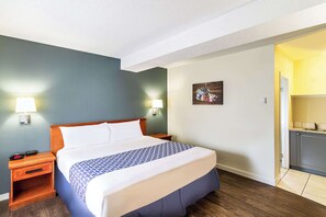 Quarto Standard, 1 cama king-size, não fumadores | Secretária adequada para computadores portáteis, ferro/tábua de engomar 