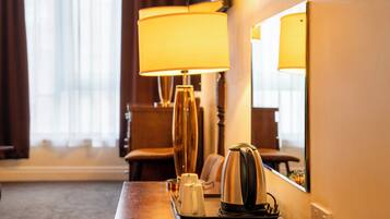 Cofre no quarto, secretária, ferro/tábua de engomar, Wi-fi grátis