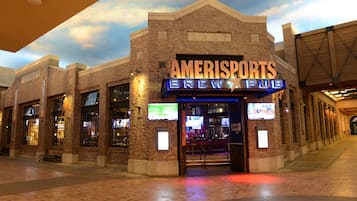 Serve almoços e jantares