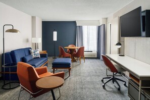 Suite Executiva, 1 quarto | Sala | Televisor LED de 32 polegadas com canais de TV premium, televisor 