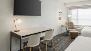 Estúdio Standard, 2 camas queen-size, vista para o lago | Secretária, secretária adequada para computadores portáteis
