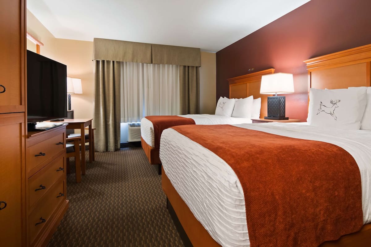 Secretária, ferro/tábua de engomar, berços/camas para crianças grátis